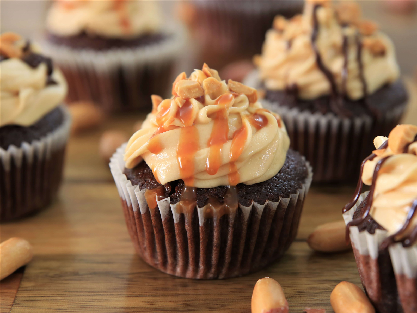 Snickers Cupcakes Recipe | Chocolate Peanut Caramel Cupcakes